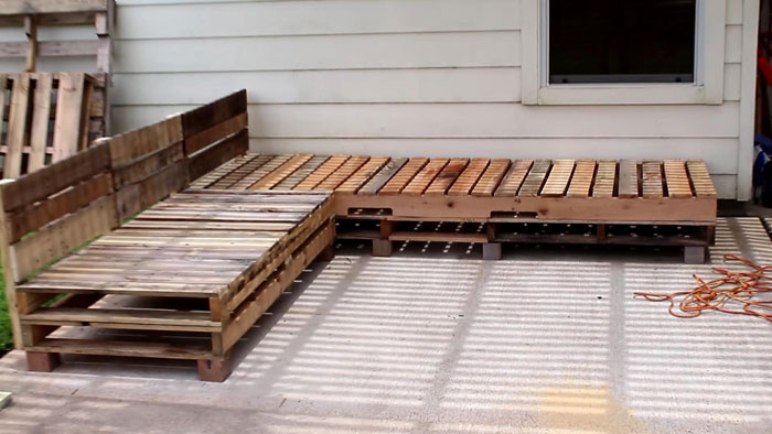 Pallet Furniture DIY - Patio Sectional - Page 5 of 7 - Angela East